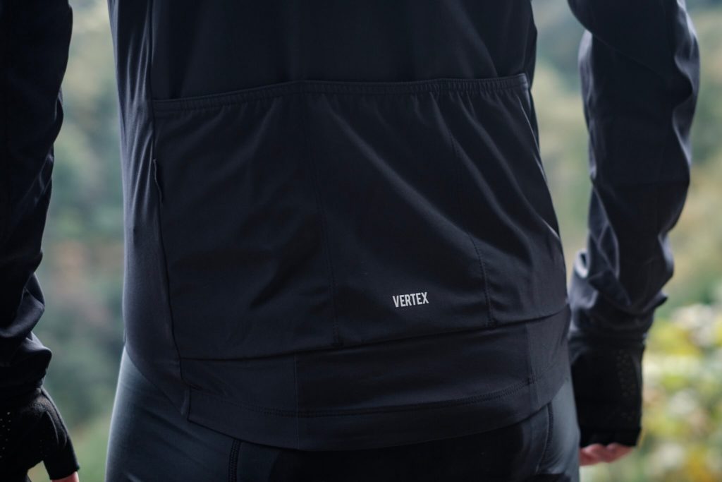 暖かさと軽やかさと。VERTEX LONDON「Essenceウィンドジャケット」レビュー - LOVE CYCLIST – ラブサイクリスト