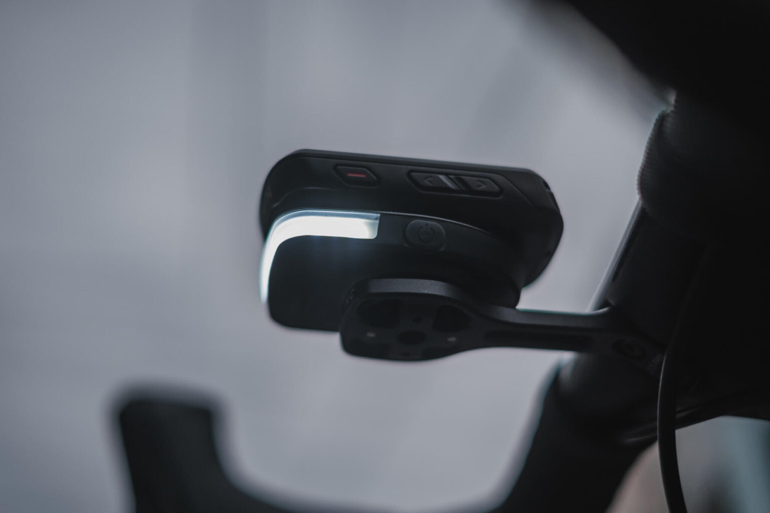 「fabric Lumaray V2」レビュー：縁の下のちょうど便利なフロントライト。 - LOVE CYCLIST – ラブサイクリスト