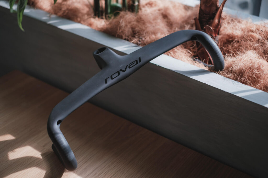 Roval Rapide Cockpitレビュー：Tarmac SL8以外に装着するとどうなるか。 - LOVE CYCLIST – ラブサイクリスト