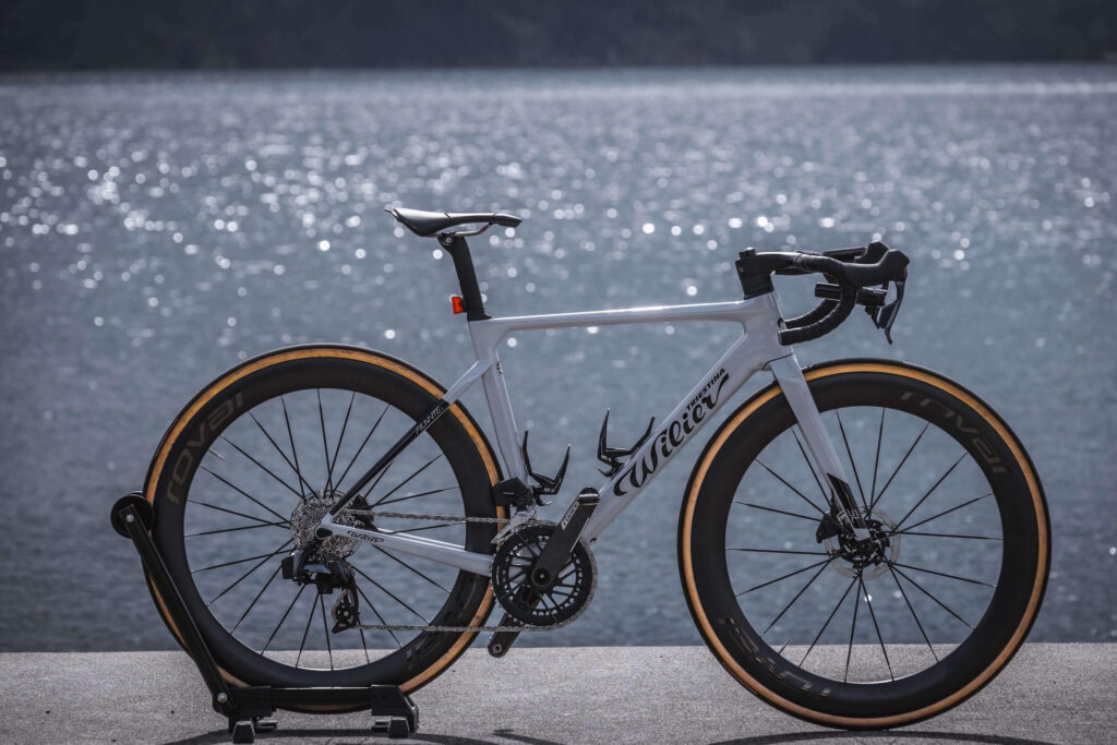 ROVAL最新トップモデルレビュー〈前編〉： RAPIDE CLX III vs SPRINT CLX体重別3ライダーによる徹底比較 ...